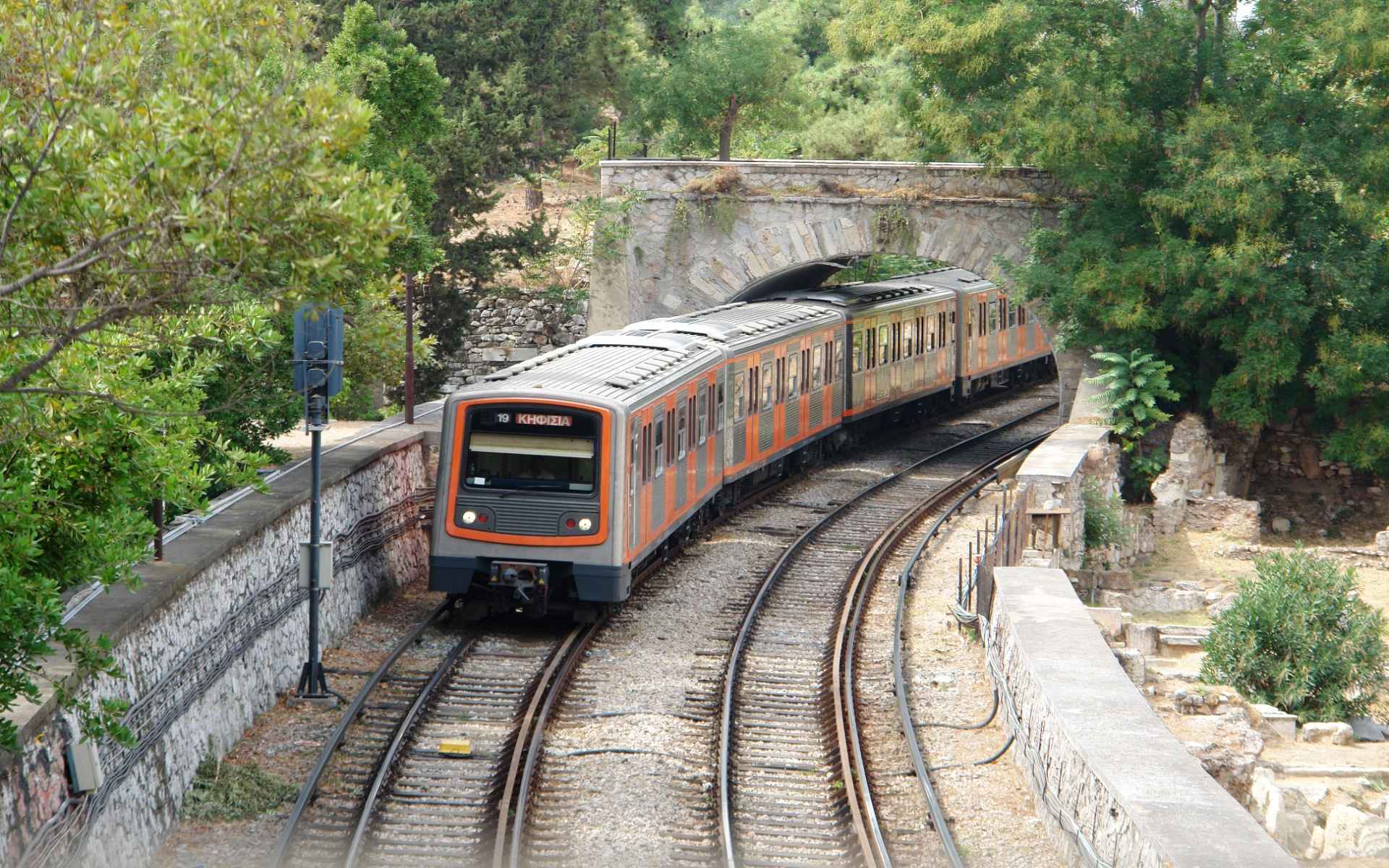 How to Get Around Greece: Transportation Tips - Travel-me.gr